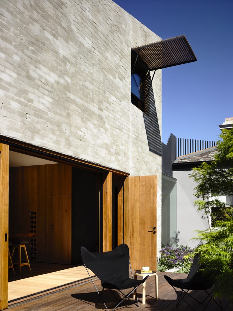 Gallery of East West House by Rob Kennon Architects / The Local Project