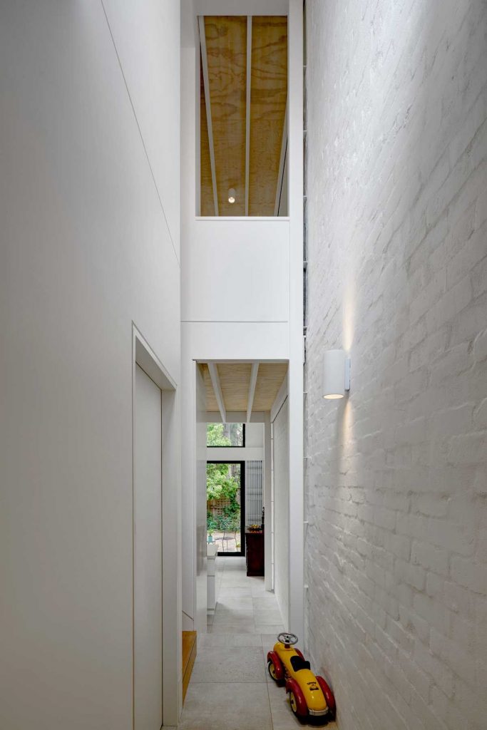Gallery of Brick Aperture House by KGA / The Local Project
