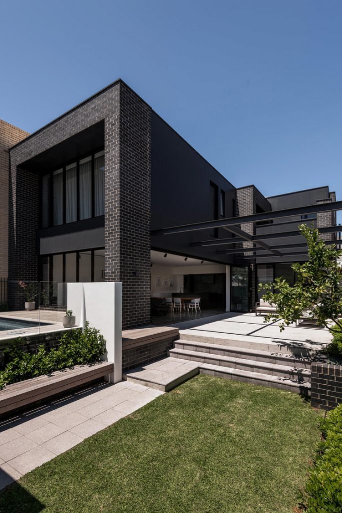 Gallery of Urban House by Robeson Architects / The Local Project