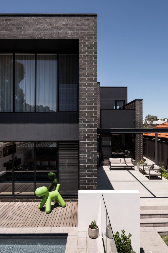Gallery of Urban House by Robeson Architects / The Local Project