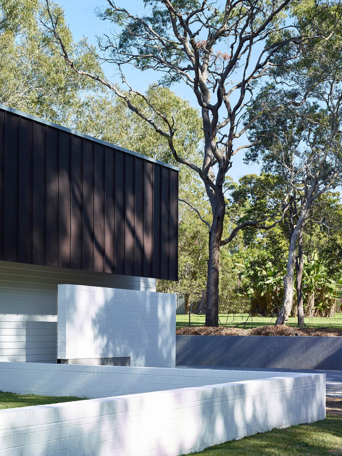 The Long House by Shaun Lockyer Architects - The Local Project