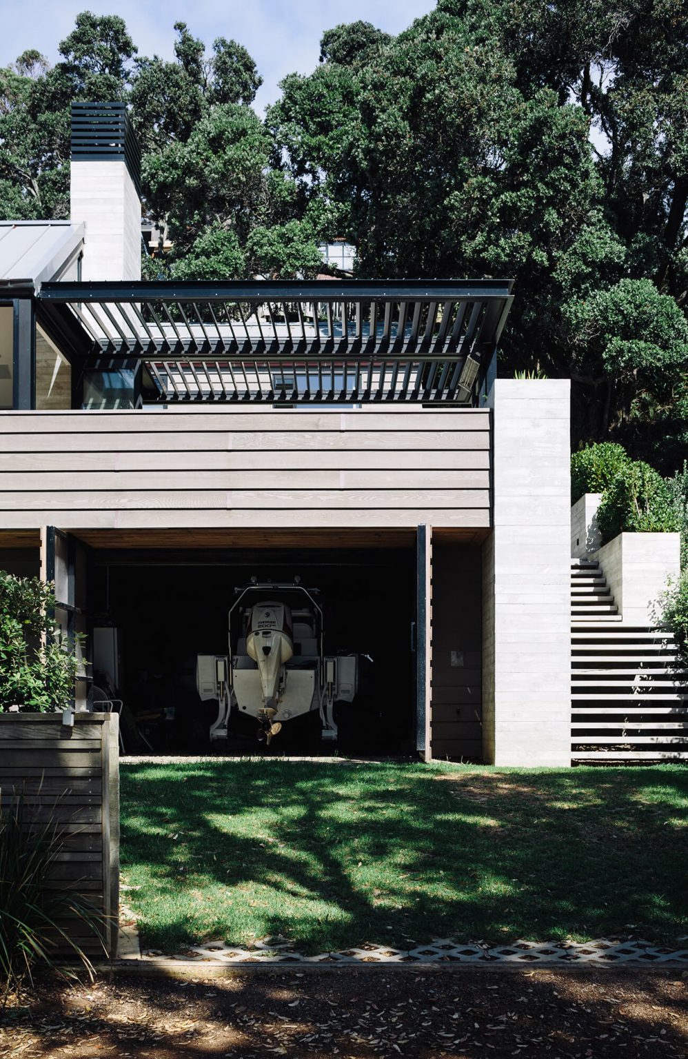 Beachfront House by Studio John Irving Architects - Project Gallery ...