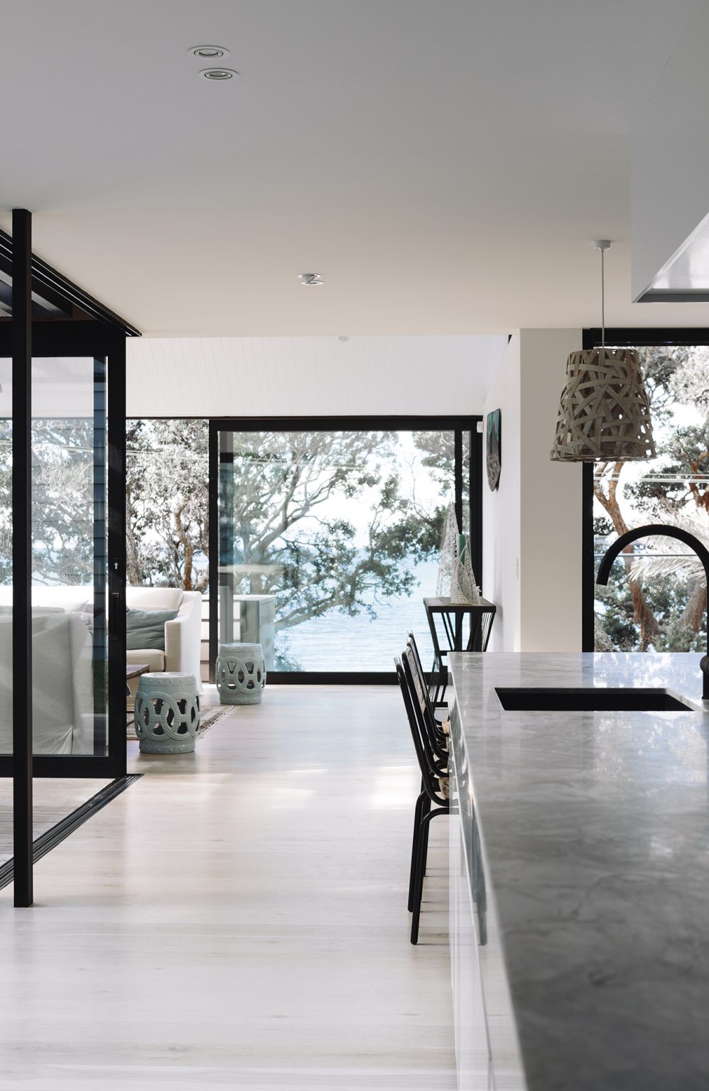 Beachfront House by Studio John Irving Architects - Project Gallery ...