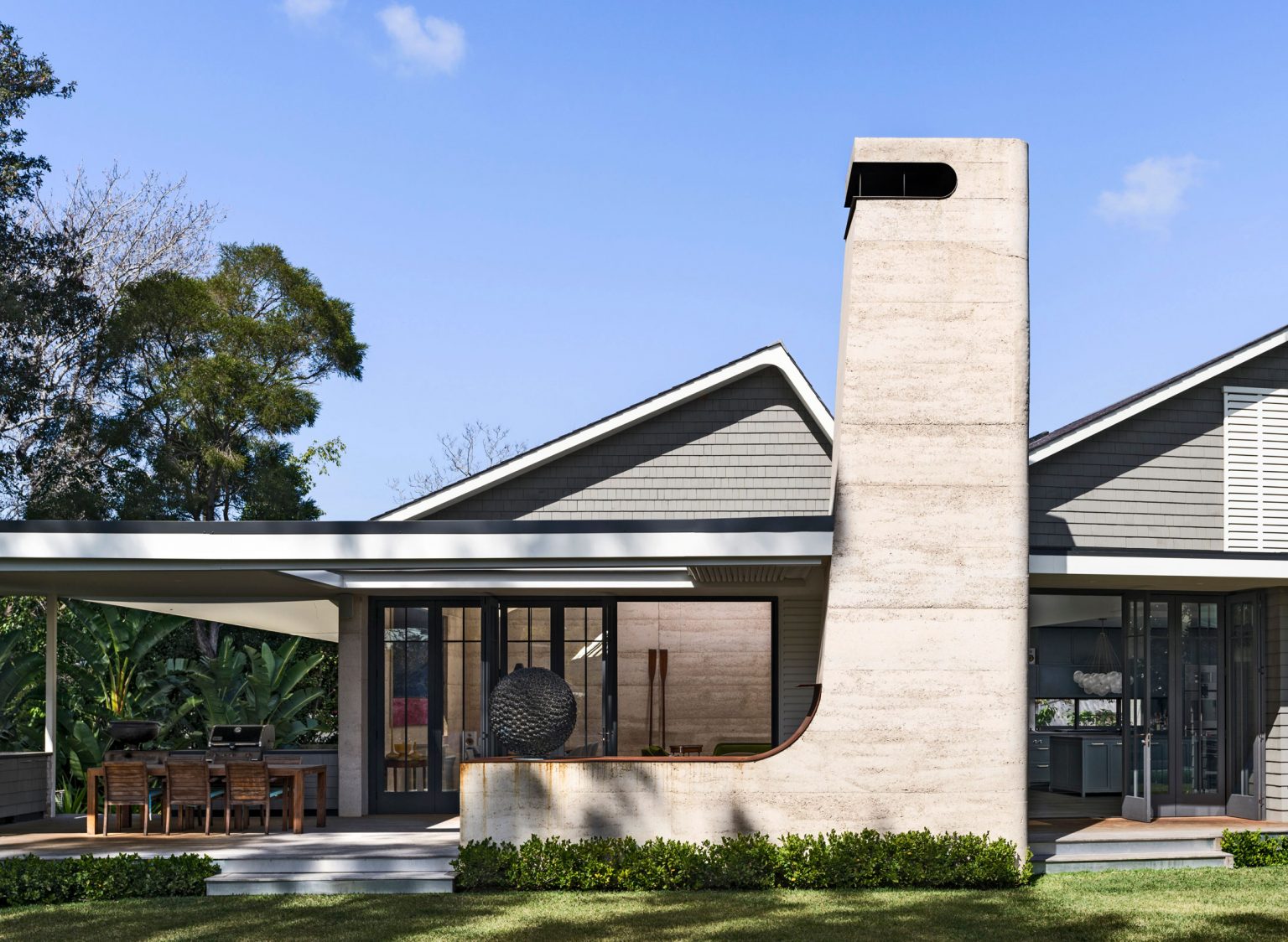 The Village House by Luigi Rosselli Architects and Decus Interiors ...