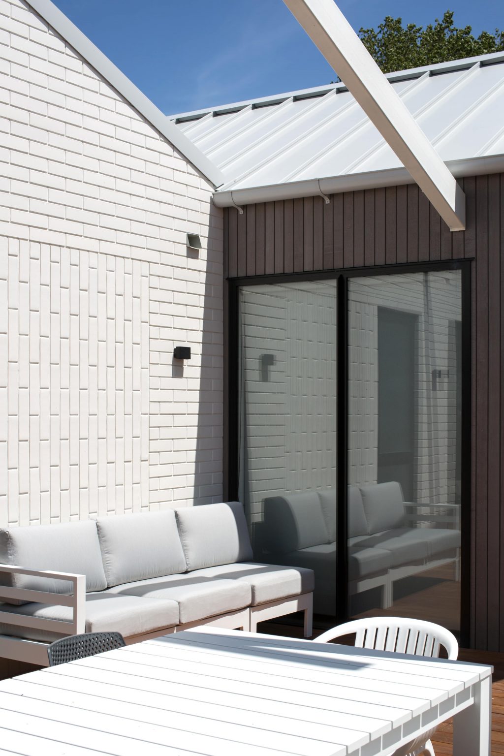 Triple Gable House by Phil Redmond Architecture & Urbanism - Project ...