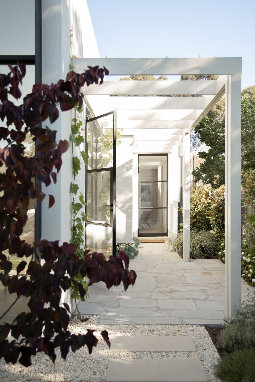 Laneway Glass House by Henry Wilson and Brad Swartz Architects - Video ...