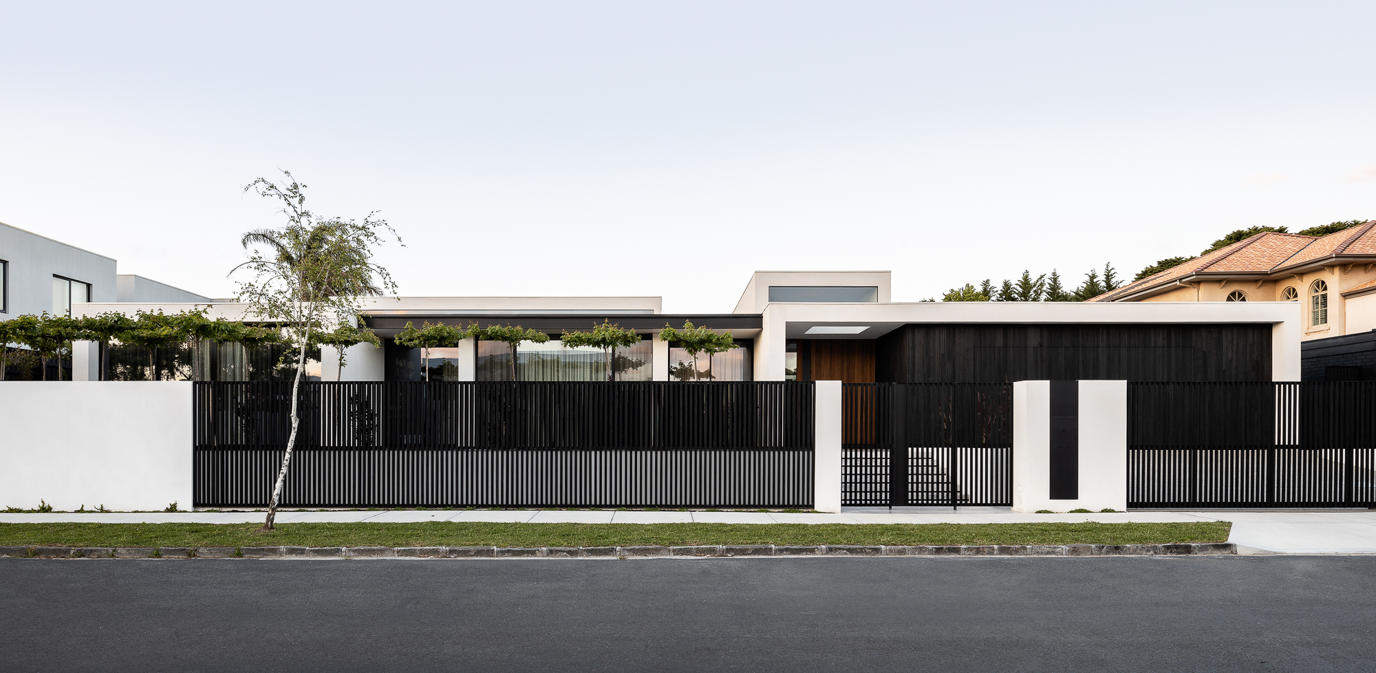 Gallery House by Architecture Works and Selzer Design - Project Feature ...