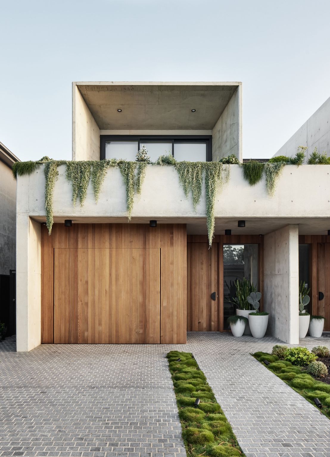 Gallery House by Architecture Works and Selzer Design - Project Feature ...