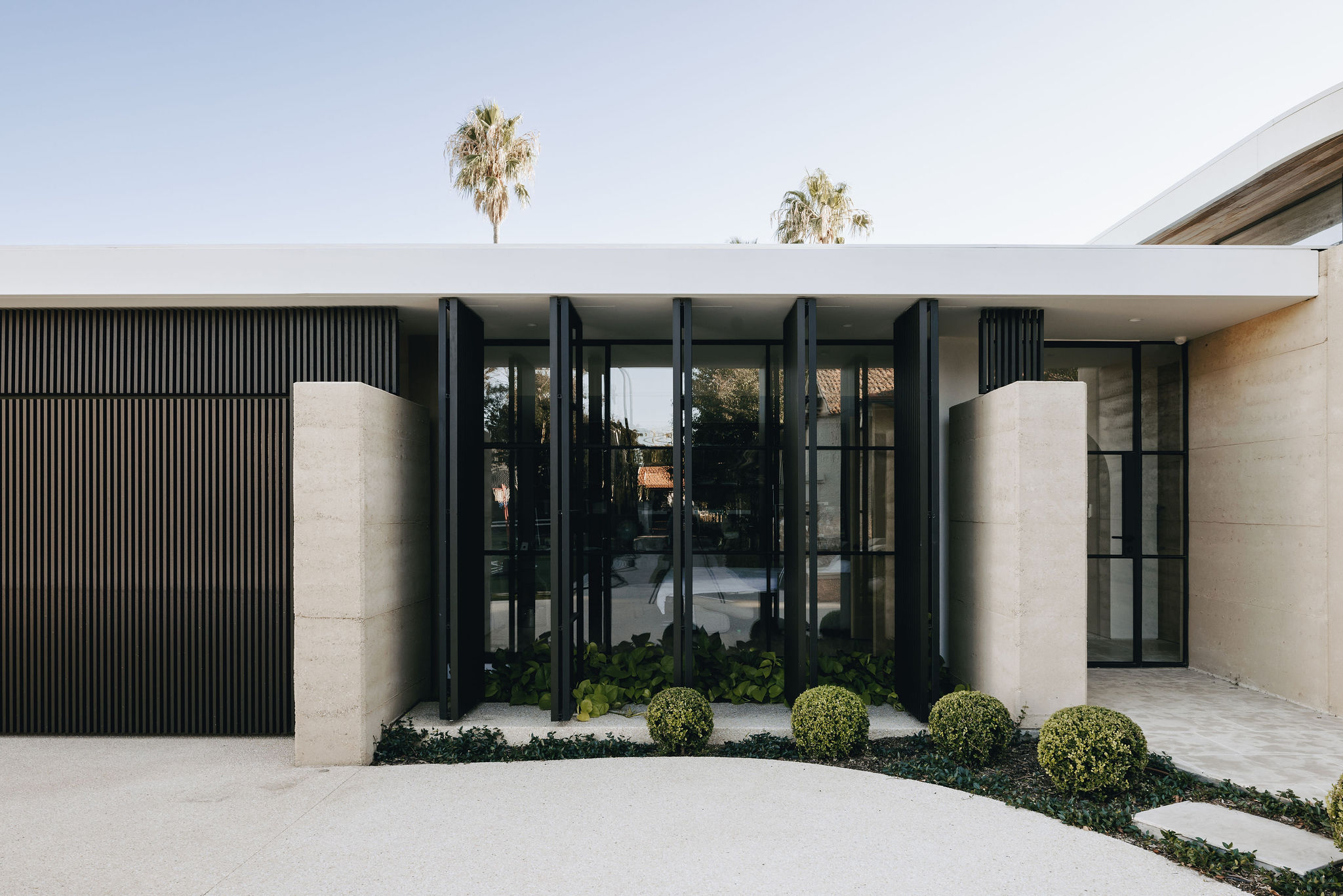 Heathpool Residence by Proske Architects and Georgie Shepherd Interior ...