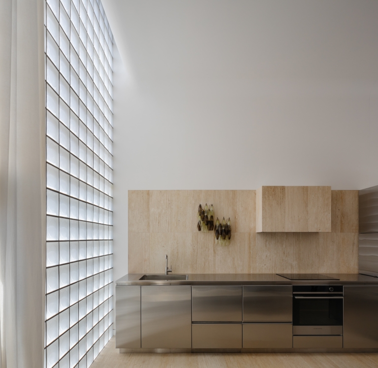 Laneway Glass House by Henry Wilson and Brad Swartz Architects - Video ...