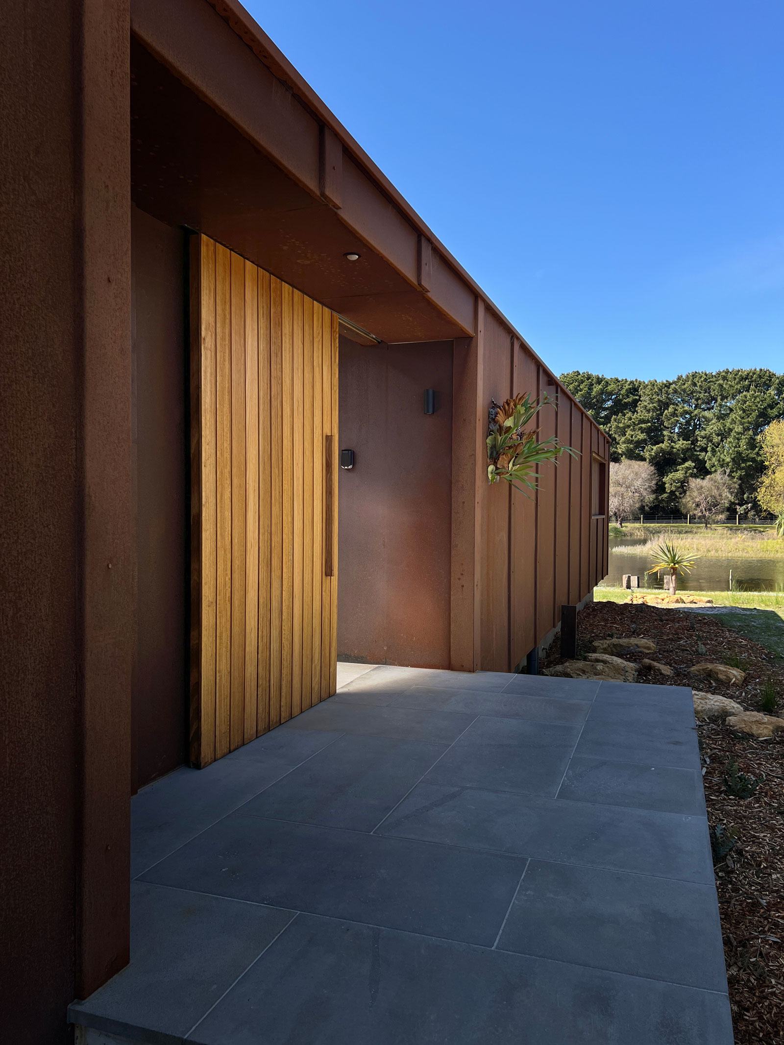 Brighton Residence by Robson Rak and Melbourne Homes of Distinction ...