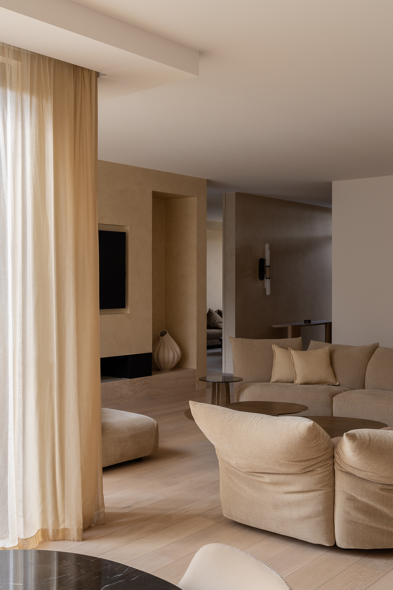 The Linear Standard Showroom by CJH Studio - Issue 13 Feature - The ...