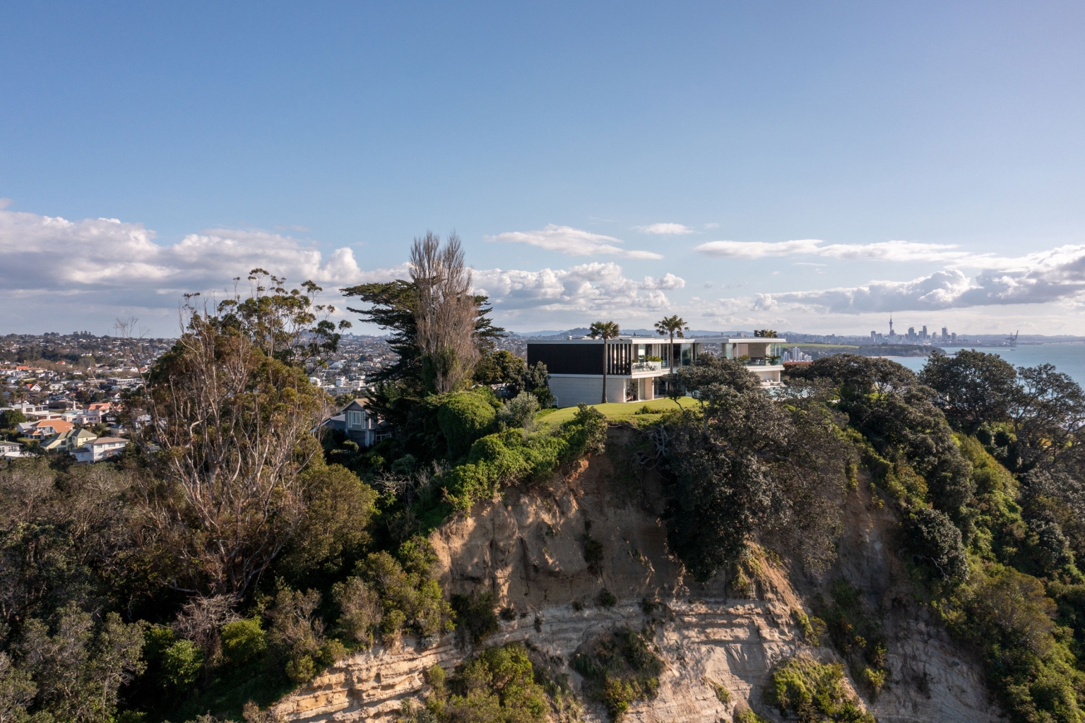 The Rise by Sumich Chaplin Architects and Charlotte Sumich Interiors ...