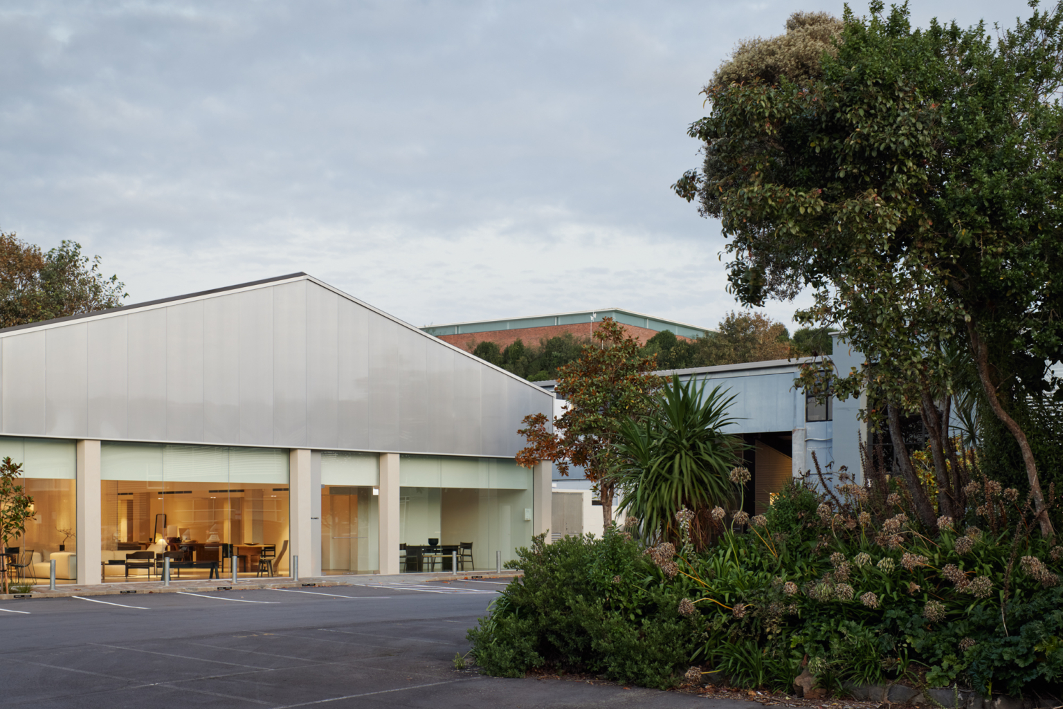 Simon James Showroom and Offices by Keshaw McArthur - Issue 12 Feature ...