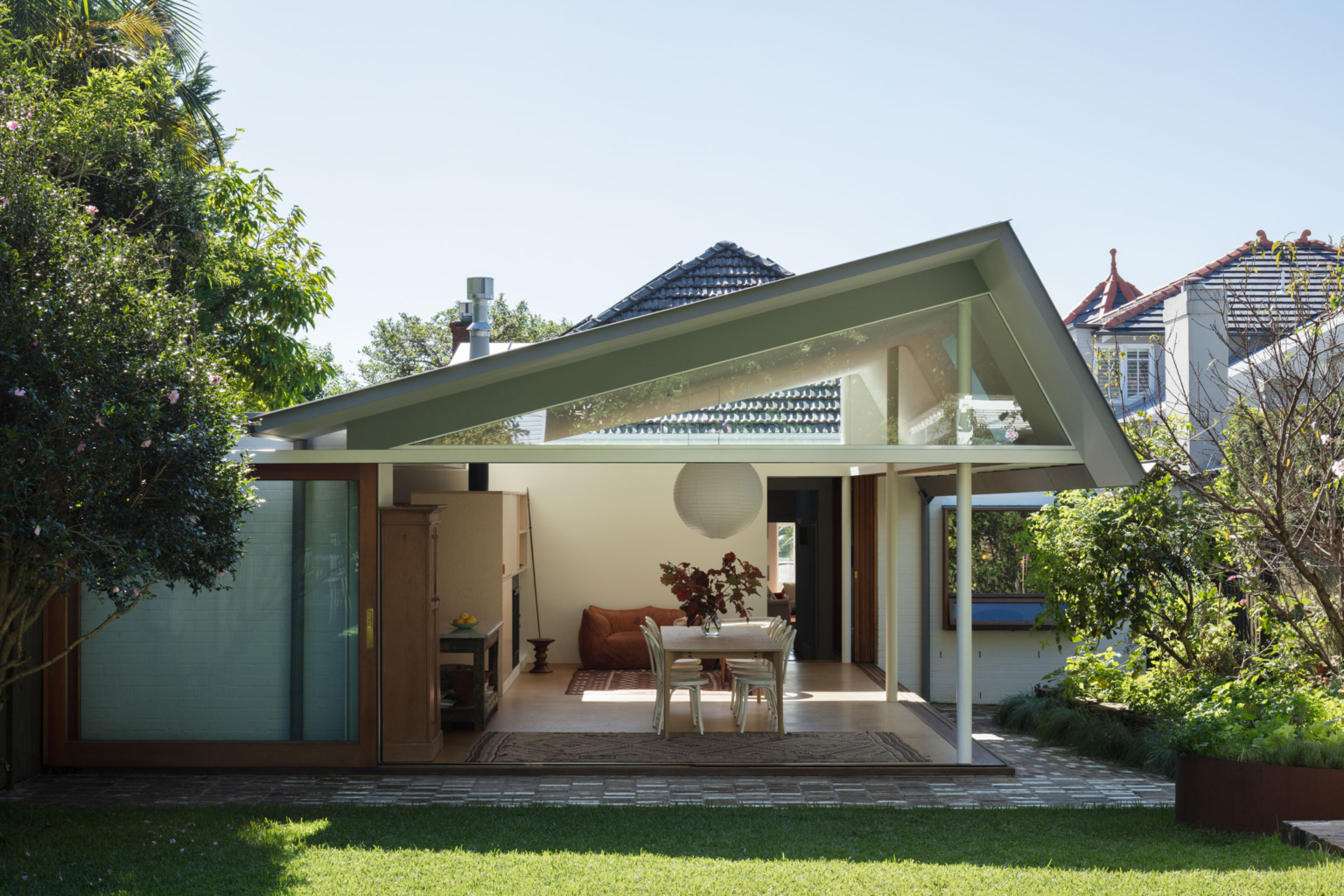 House for BEES by Downie North and Seasonal Scout - Project Feature ...