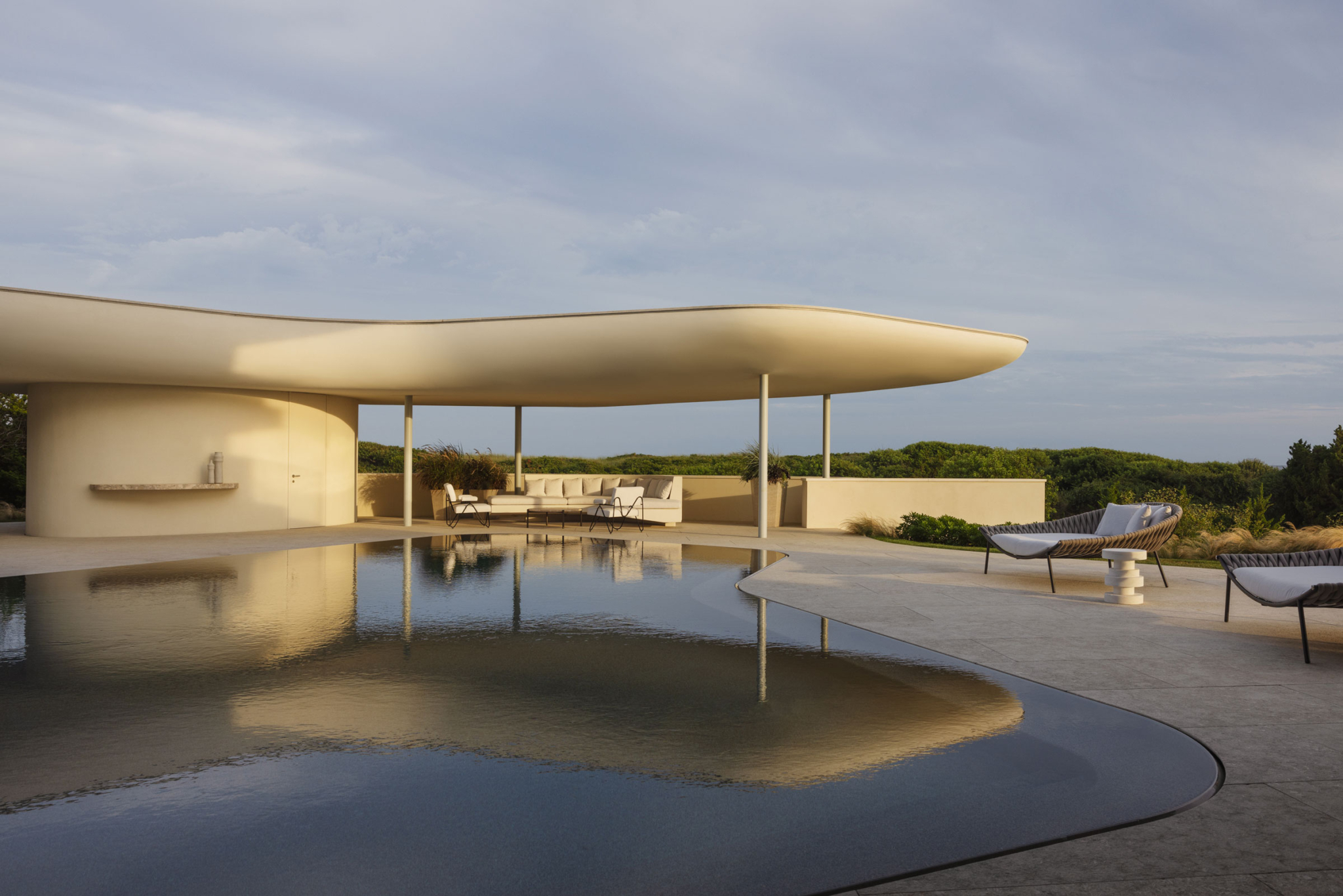 Bridgehampton Beach House by Steven Harris Architects and Rees Roberts ...