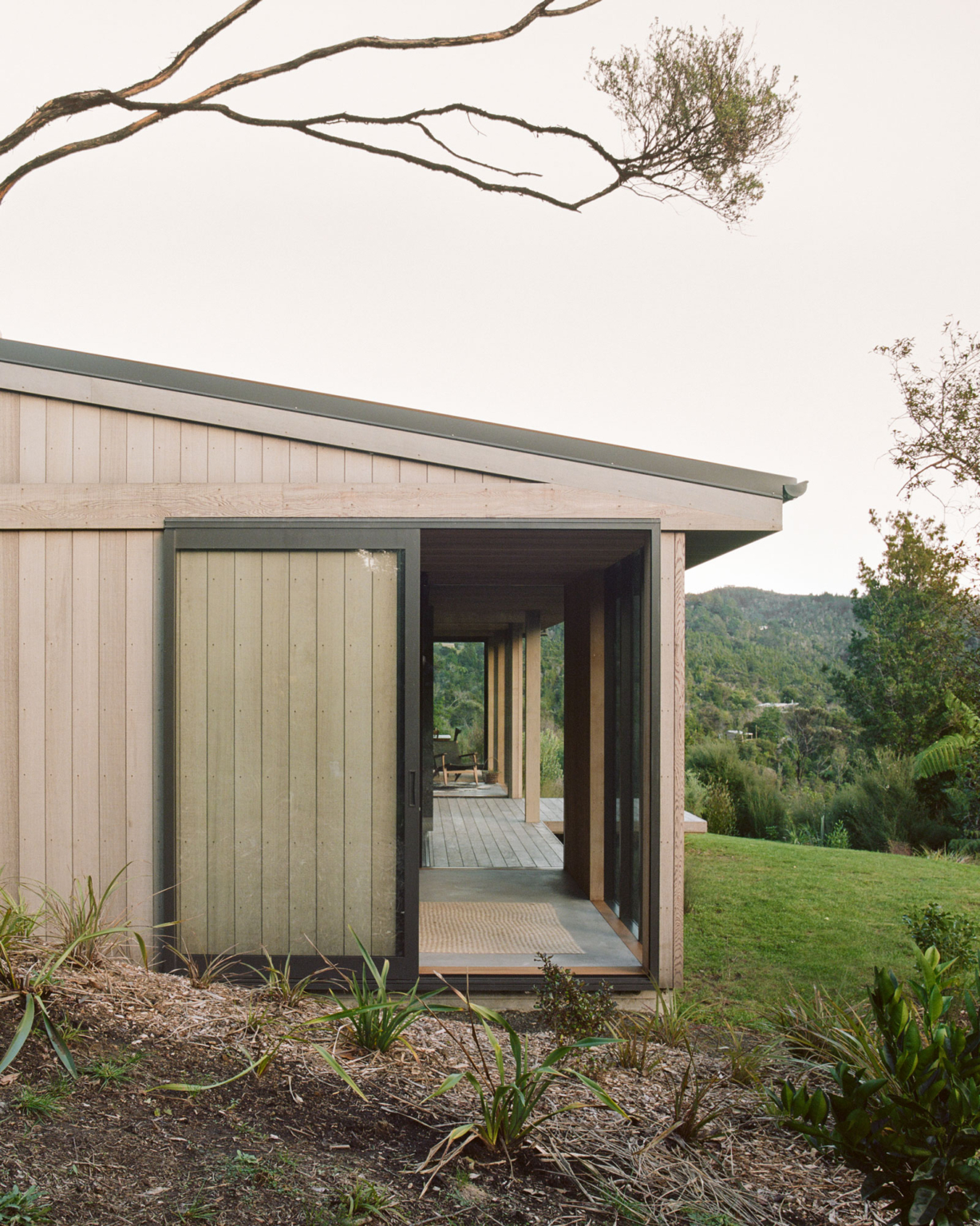 Hawthorn Gable House by Splinter Society - Project Feature - The Local ...