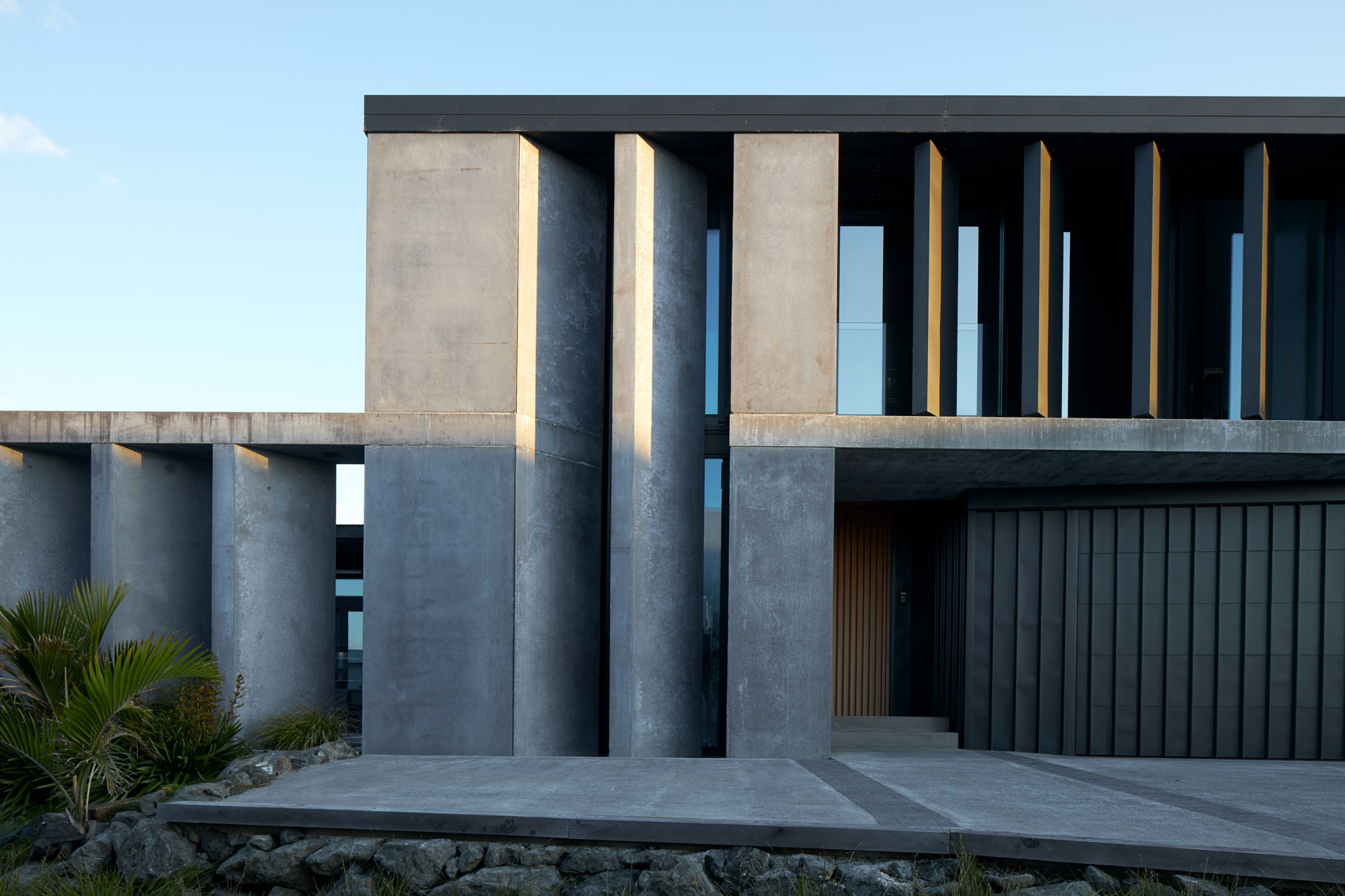 Cliffhanger by Studio John Irving Architects - Project Feature - The ...