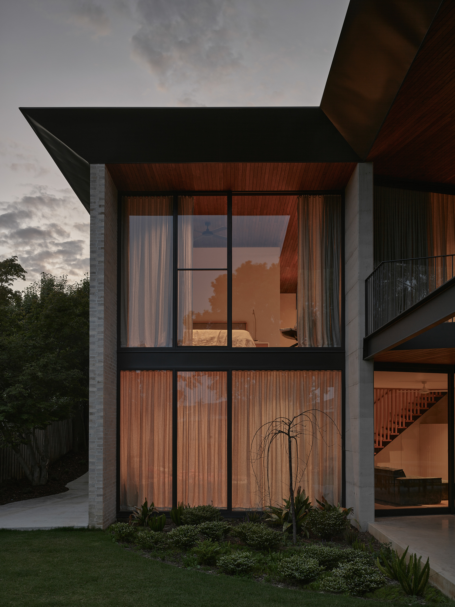 Challis Avenue Apartment by Retallack Thompson - Art Deco Architecture