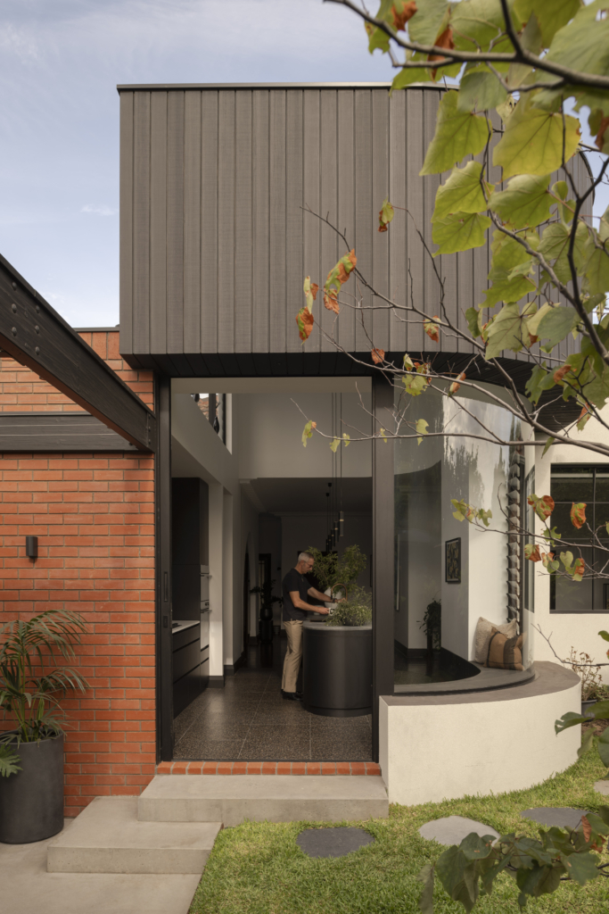 L’ARC Maison by Beyond Build Constructions and SBD Studio - Project ...