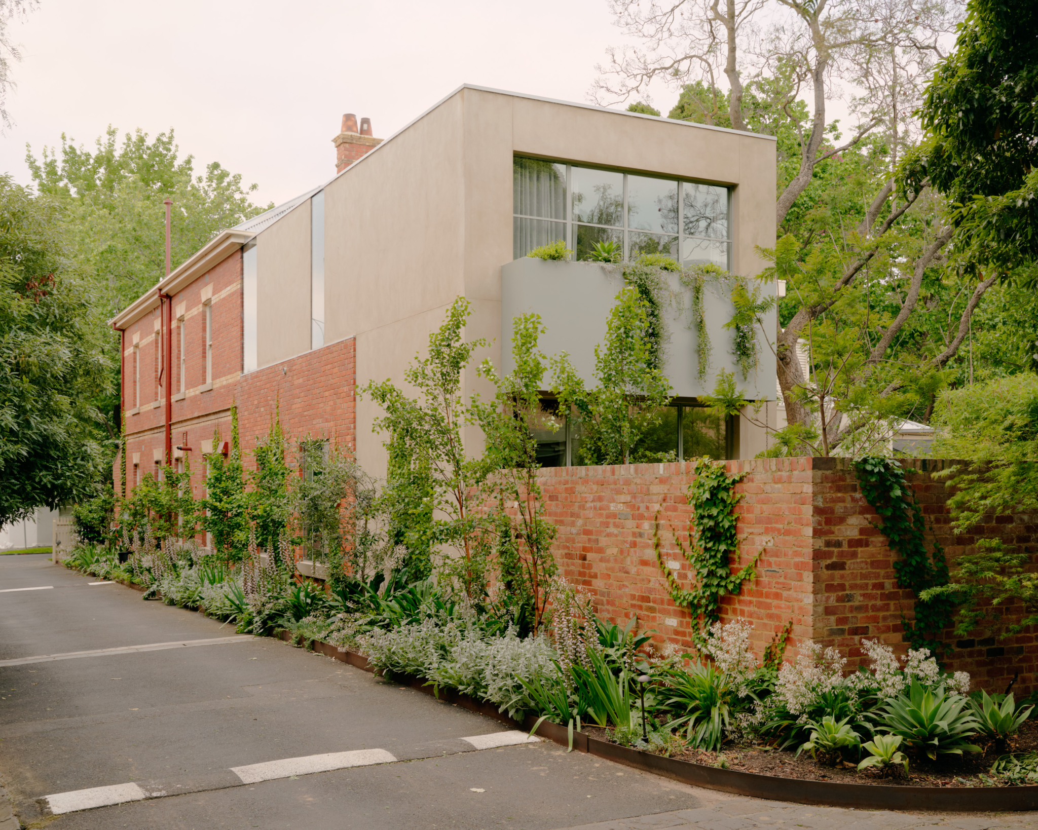 Garden Lane Residence by Oliver Du Puy Architecture & Interiors ...