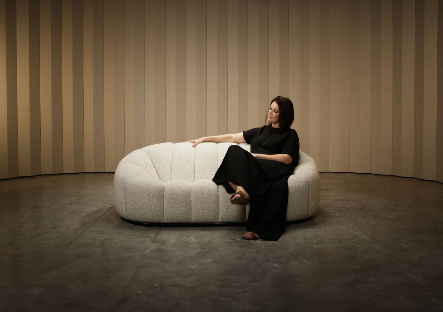 A Designer's Guide to Sofas: Alexandra Donohoe Church of Decus Interiors - Video Feature - The ...