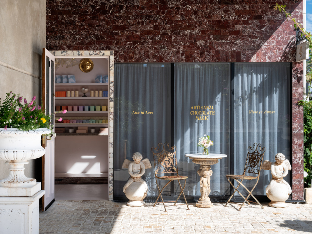Loco Love Showroom by Jesse Lawrence and Emica Penklis - Issue 16 ...