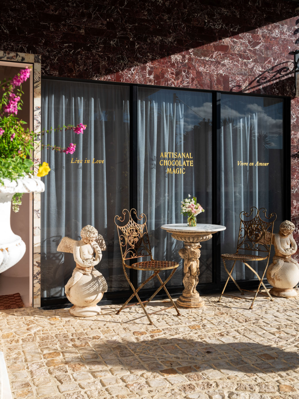 Loco Love Showroom by Jesse Lawrence and Emica Penklis - Issue 16 ...