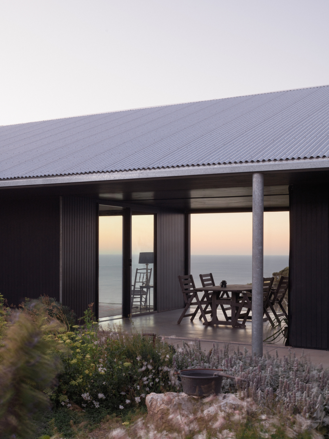 Mid-Century House by SRAI and Alexandra Kidd Design - Project Feature ...