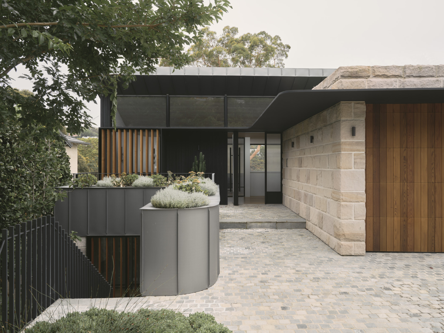 Angophora House by Blake Letnic Architects and Studio Trio - Project ...