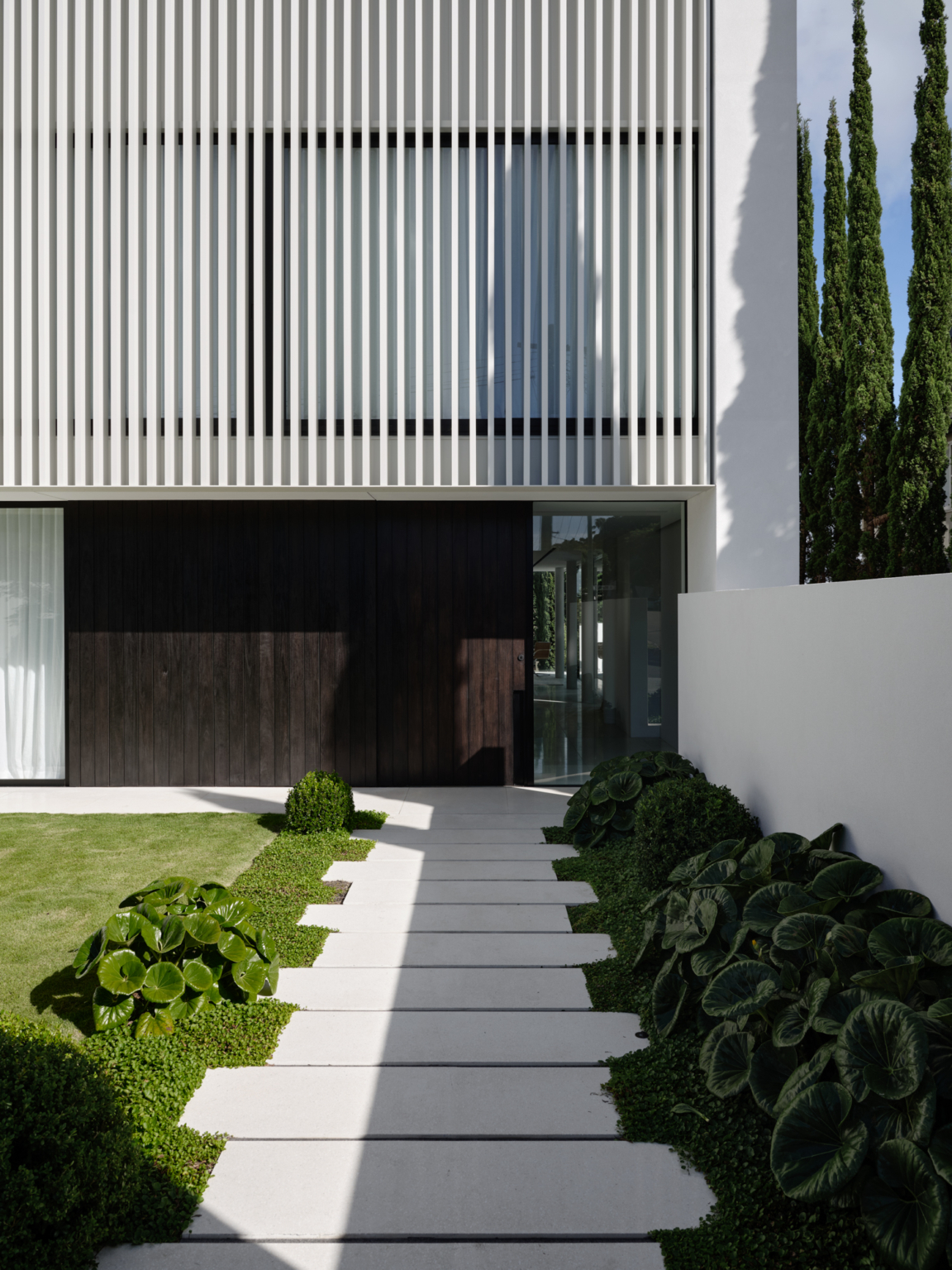 The Lush Veranda by Marcela Cure - The Local Project